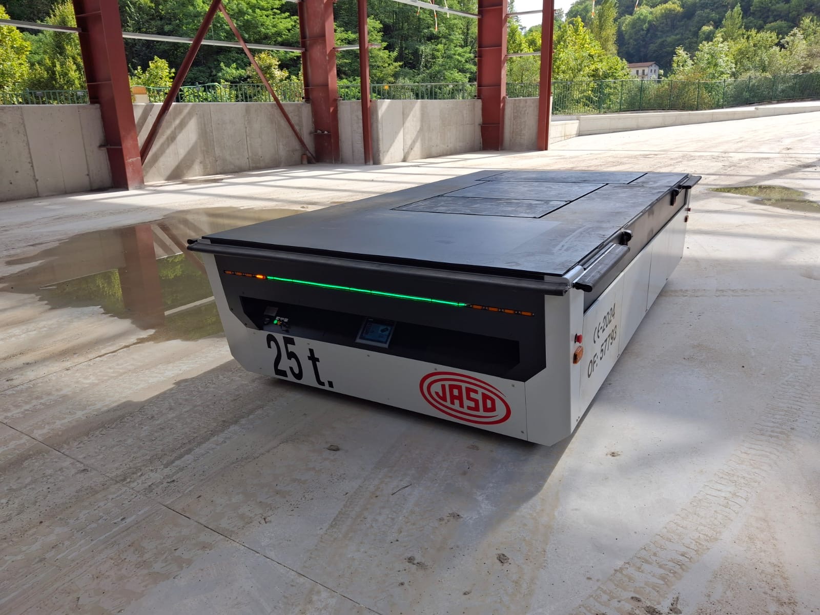 Transfer carts AGVs for heavy loads. A case study.